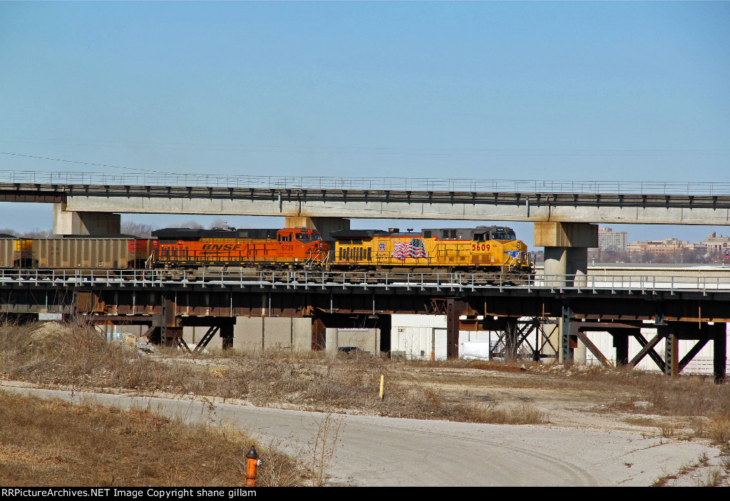 UP 5609 Brings a Eb coal up with Bnsf 2nd out.
